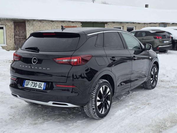 Black Opel Grandland X 2022 in Taurage, with an engine capacity of 1.50 L and mileage of 185 thousand km for 12000 €, photo 4 on AUTOMOTO.COM.LV