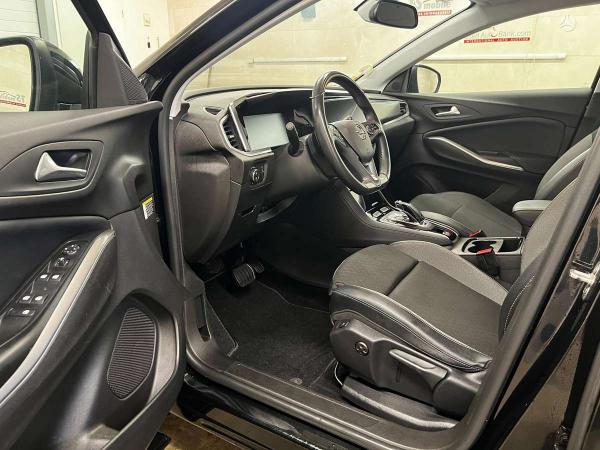 Black Opel Grandland X 2022 in Marijampole, with an engine capacity of 1.50 L and mileage of 108 thousand km for 15718 €, photo 7 on AUTOMOTO.COM.LV