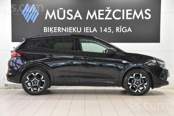 Melns Opel Grandland X 2022 Rīga, ar dzinēja tilpumu 1.20 L un nobraukumu 72 tūkst. km par 17990 €, foto 4 vietnē AUTOMOTO.COM.LV