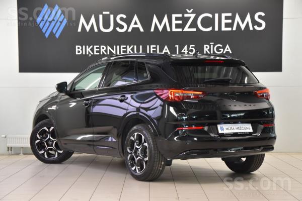 Melns Opel Grandland X 2022 Rīga, ar dzinēja tilpumu 1.20 L un nobraukumu 72 tūkst. km par 17990 €, foto 8 vietnē AUTOMOTO.COM.LV