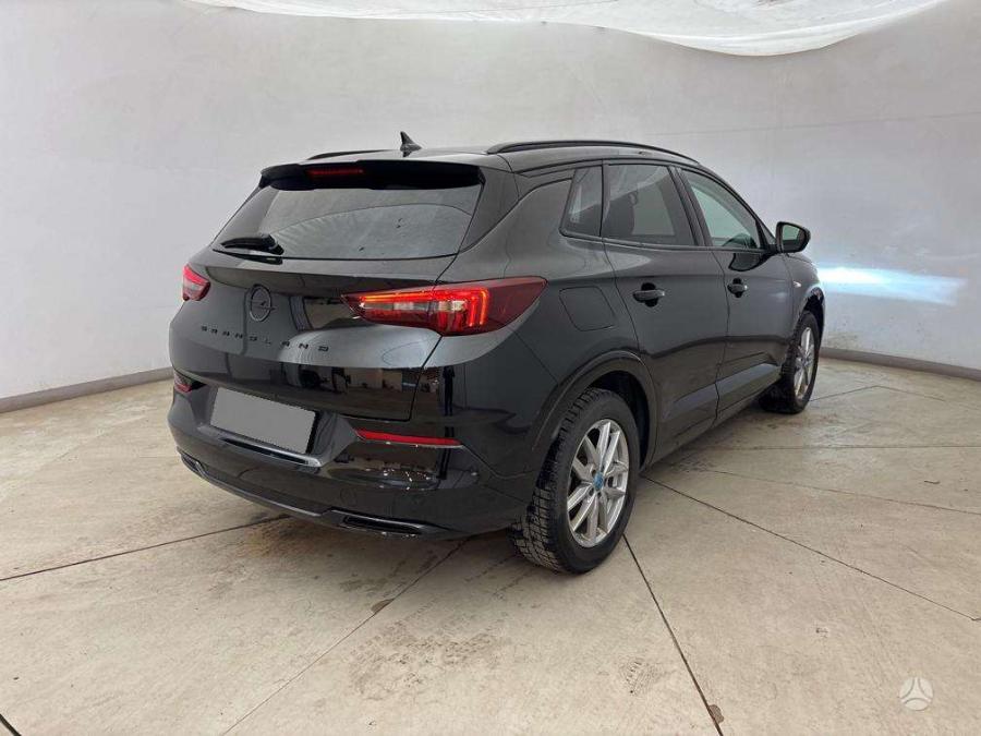 Black Opel Grandland X 2022 in Vilnius, with an engine capacity of 1.20 L and mileage of 103 thousand km for 15720 €, photo 3 on AUTOMOTO.COM.LV