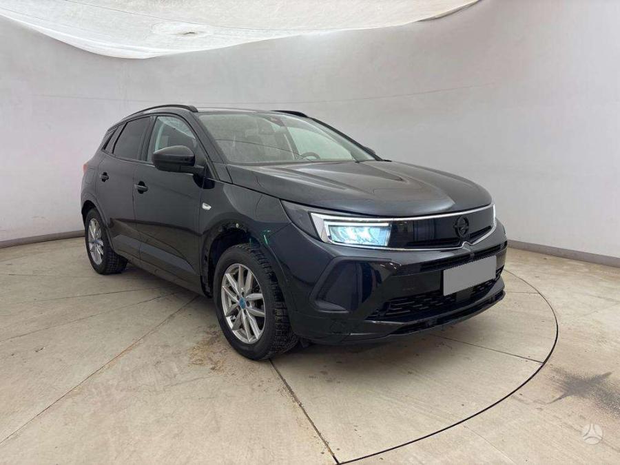 Black Opel Grandland X 2022 in Vilnius, with an engine capacity of 1.20 L and mileage of 103 thousand km for 15720 €, photo 5 on AUTOMOTO.COM.LV