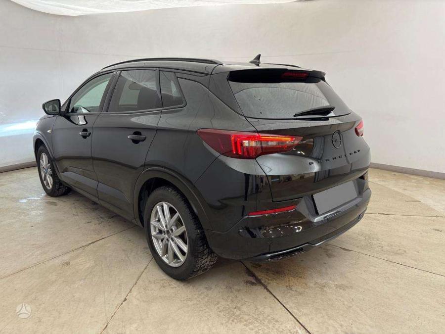 Black Opel Grandland X 2022 in Vilnius, with an engine capacity of 1.20 L and mileage of 103 thousand km for 15720 €, photo 6 on AUTOMOTO.COM.LV