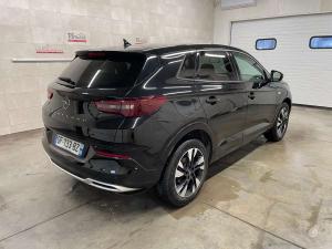 Black Opel Grandland X 2022 in Marijampole, with an engine capacity of 1.20 L and mileage of 138 thousand km for 15246 €, photo 5 on AUTOMOTO.COM.LV