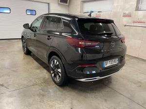 Black Opel Grandland X 2022 in Marijampole, with an engine capacity of 1.20 L and mileage of 138 thousand km for 15246 €, photo 7 on AUTOMOTO.COM.LV