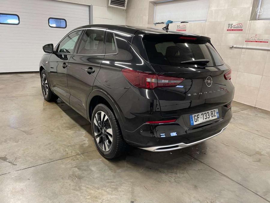 Black Opel Grandland X 2022 in Marijampole, with an engine capacity of 1.20 L and mileage of 138 thousand km for 15246 €, photo 7 on AUTOMOTO.COM.LV