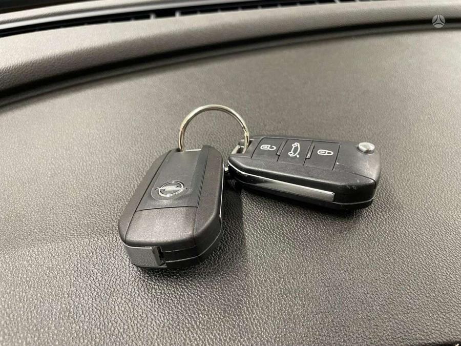 Black Opel Grandland X 2022 in Marijampole, with an engine capacity of 1.20 L and mileage of 138 thousand km for 15246 €, photo 15 on AUTOMOTO.COM.LV