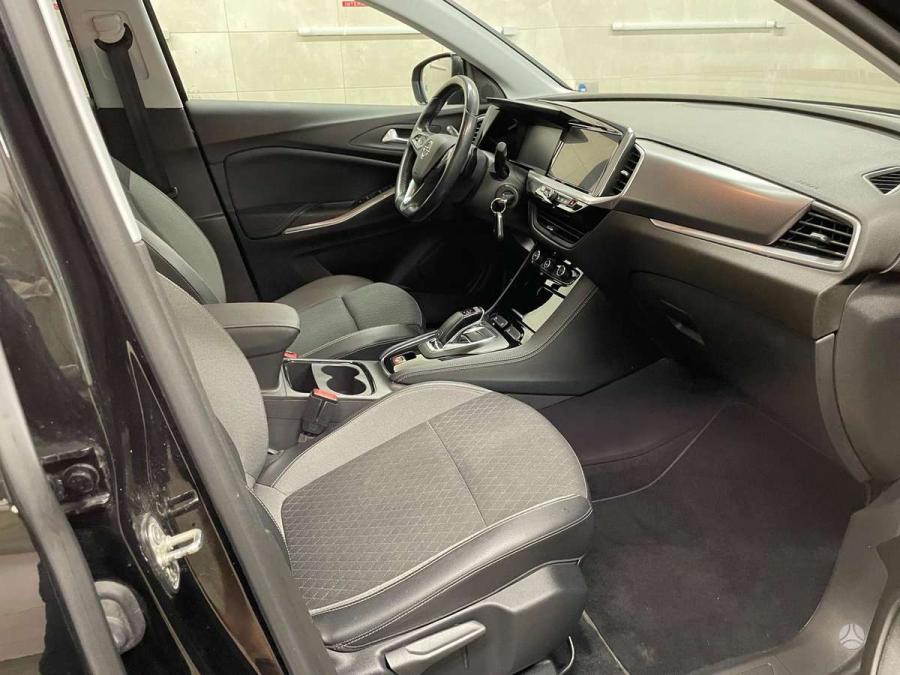 Black Opel Grandland X 2022 in Marijampole, with an engine capacity of 1.20 L and mileage of 138 thousand km for 15246 €, photo 17 on AUTOMOTO.COM.LV