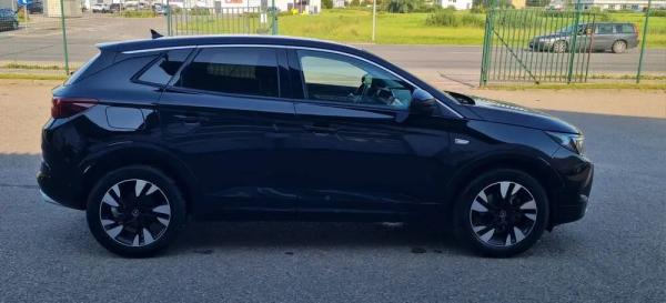 Black Opel Grandland X 2023 in Jelgava, with an engine capacity of 1.50 L and mileage of 137 thousand km for 16490 €, photo 6 on AUTOMOTO.COM.LV