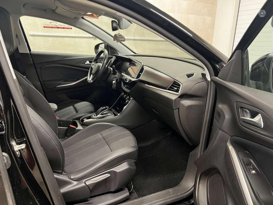 Black Opel Grandland X 2023 in Marijampole, with an engine capacity of 1.50 L and mileage of 172 thousand km for 15246 €, photo 9 on AUTOMOTO.COM.LV