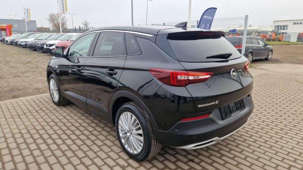 Black Opel Grandland X 2017 in Marijampole, with an engine capacity of 1.56 L and mileage of 128 thousand km for 11900 €, photo 10 on AUTOMOTO.COM.LV