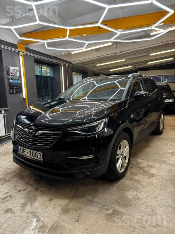 Black Opel Grandland X 2017 in Cesis, with an engine capacity of 1.60 L and mileage of 255 thousand km for 8000 €, photo 1 on AUTOMOTO.COM.LV
