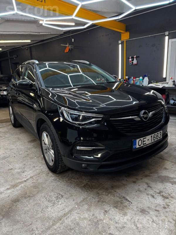 Black Opel Grandland X 2017 in Cesis, with an engine capacity of 1.60 L and mileage of 255 thousand km for 8000 €, photo 2 on AUTOMOTO.COM.LV