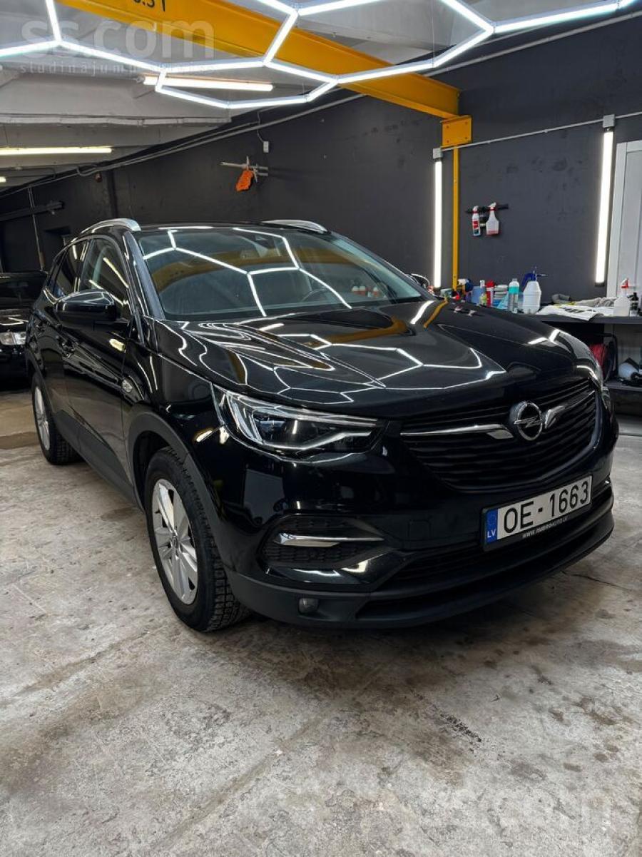 Black Opel Grandland X 2017 in Cesis, with an engine capacity of 1.60 L and mileage of 255 thousand km for 8000 €, photo 3 on AUTOMOTO.COM.LV