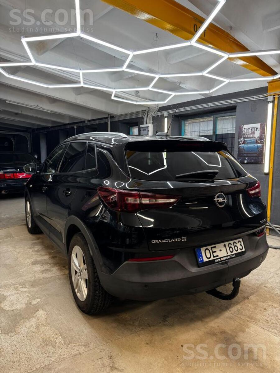 Black Opel Grandland X 2017 in Cesis, with an engine capacity of 1.60 L and mileage of 255 thousand km for 8000 €, photo 4 on AUTOMOTO.COM.LV