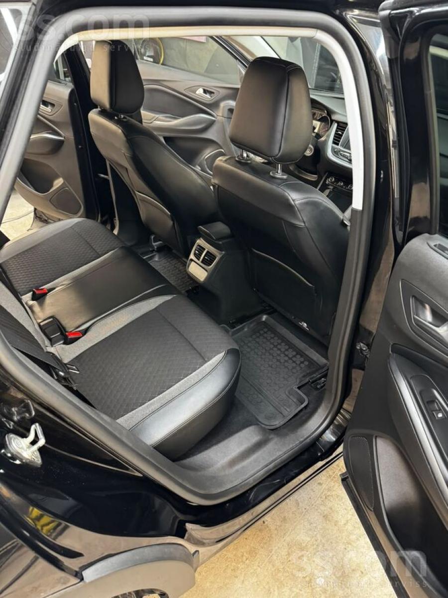Black Opel Grandland X 2017 in Cesis, with an engine capacity of 1.60 L and mileage of 255 thousand km for 8000 €, photo 10 on AUTOMOTO.COM.LV