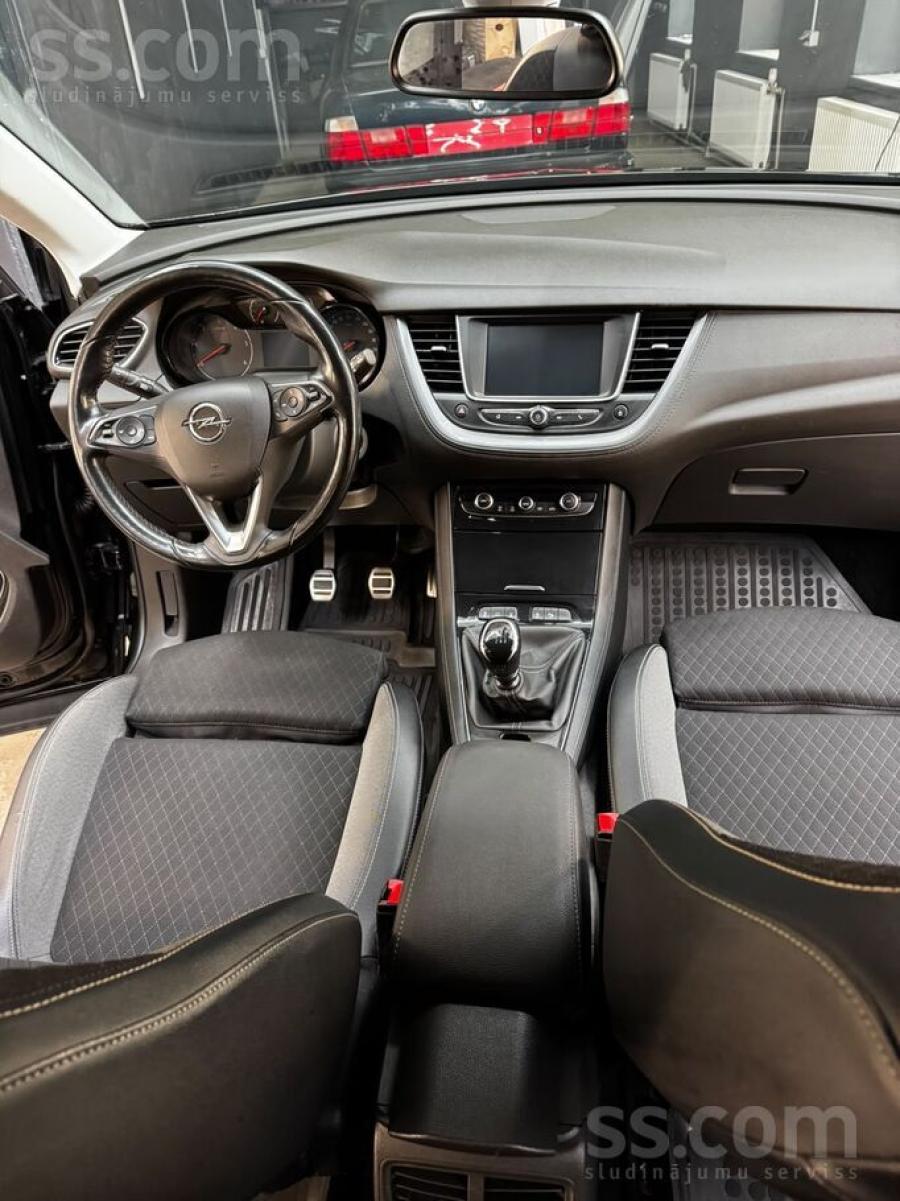 Black Opel Grandland X 2017 in Cesis, with an engine capacity of 1.60 L and mileage of 255 thousand km for 8000 €, photo 11 on AUTOMOTO.COM.LV