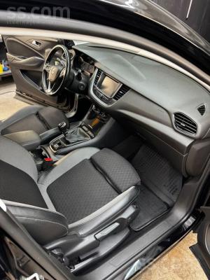 Black Opel Grandland X 2017 in Cesis, with an engine capacity of 1.60 L and mileage of 255 thousand km for 8000 €, photo 12 on AUTOMOTO.COM.LV