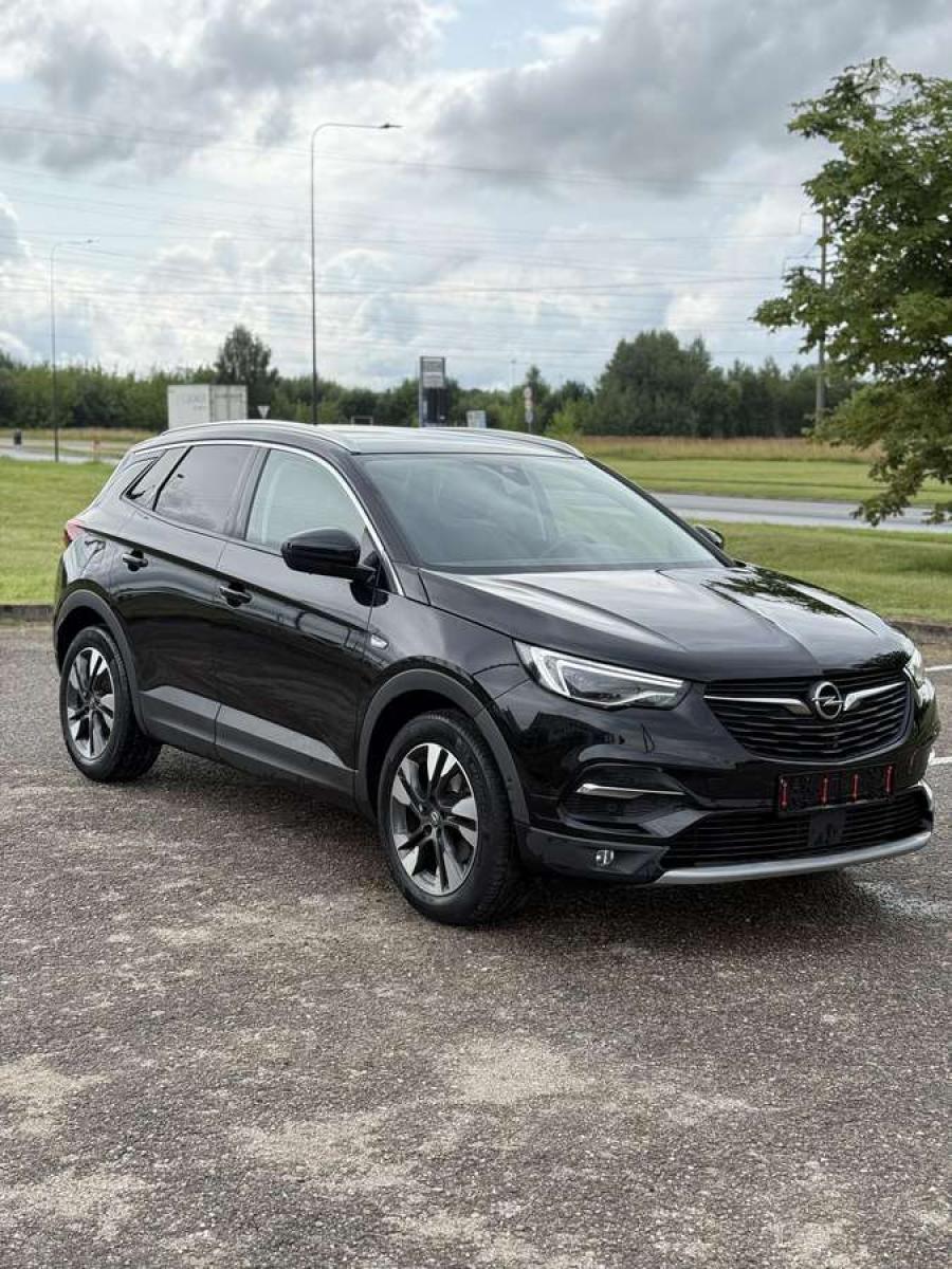 Black Opel Grandland X 2018 in Vilnius, with an engine capacity of 1.20 L and mileage of 174 thousand km for 7900 €, photo 4 on AUTOMOTO.COM.LV