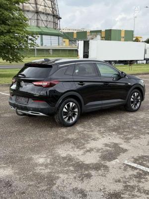 Black Opel Grandland X 2018 in Vilnius, with an engine capacity of 1.20 L and mileage of 174 thousand km for 7900 €, photo 5 on AUTOMOTO.COM.LV
