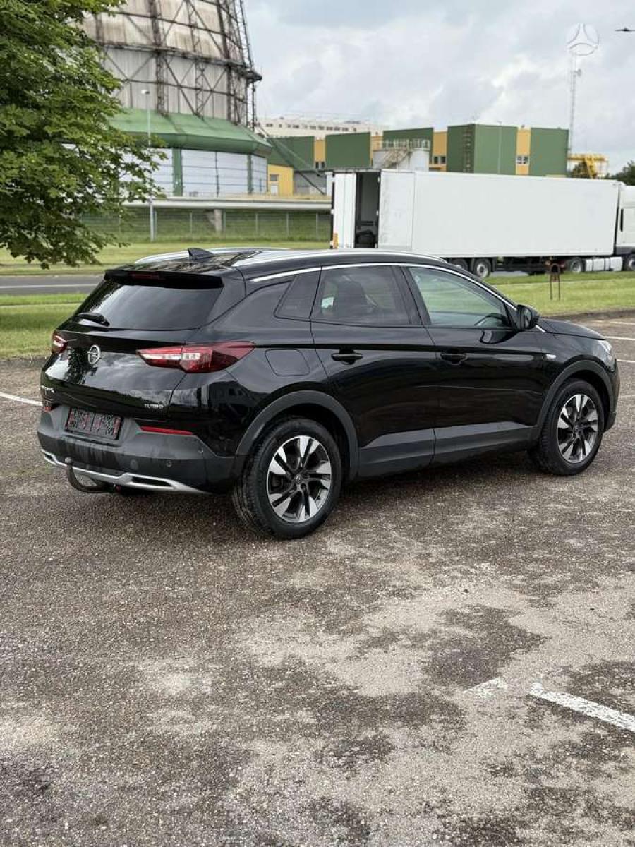 Black Opel Grandland X 2018 in Vilnius, with an engine capacity of 1.20 L and mileage of 174 thousand km for 7900 €, photo 5 on AUTOMOTO.COM.LV