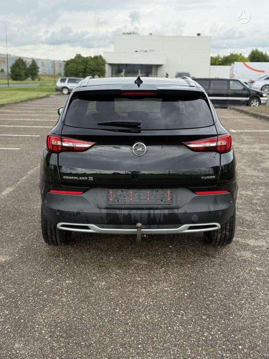 Black Opel Grandland X 2018 in Vilnius, with an engine capacity of 1.20 L and mileage of 174 thousand km for 7900 €, photo 6 on AUTOMOTO.COM.LV