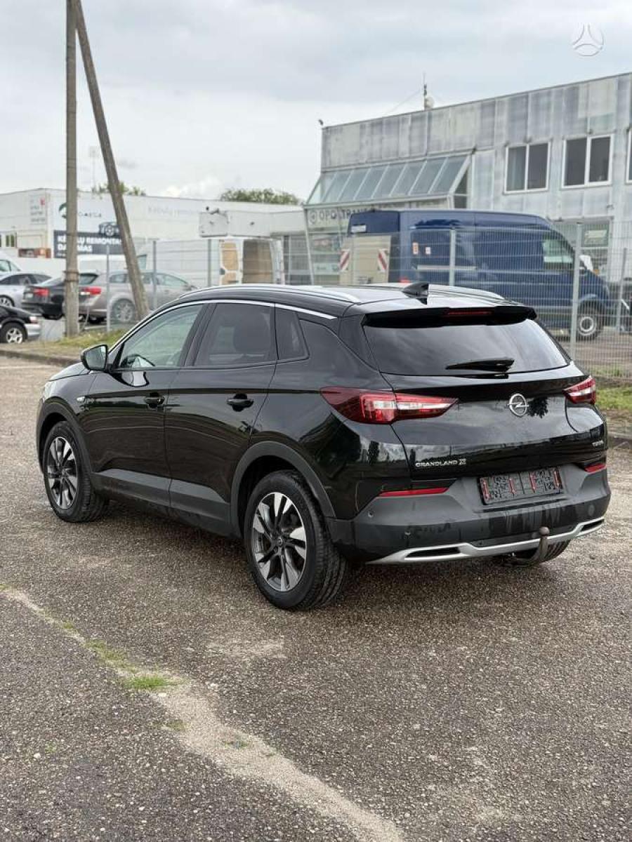 Black Opel Grandland X 2018 in Vilnius, with an engine capacity of 1.20 L and mileage of 174 thousand km for 7900 €, photo 7 on AUTOMOTO.COM.LV