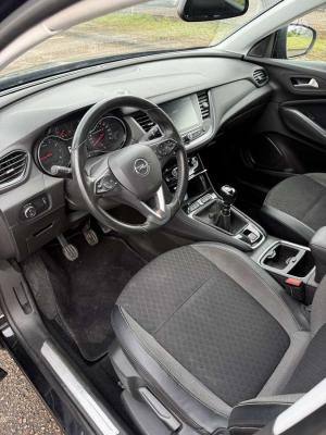 Black Opel Grandland X 2018 in Vilnius, with an engine capacity of 1.20 L and mileage of 174 thousand km for 7900 €, photo 8 on AUTOMOTO.COM.LV