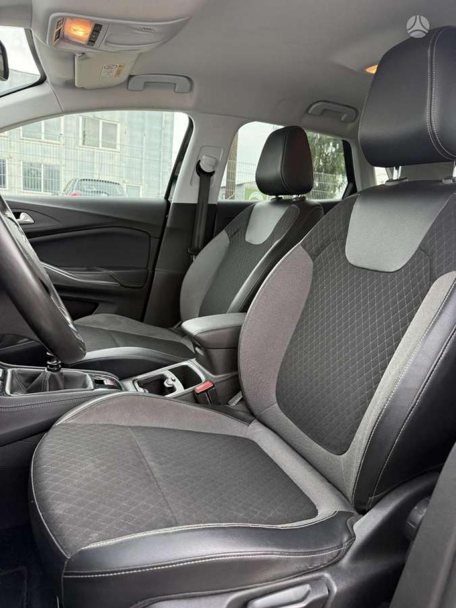 Black Opel Grandland X 2018 in Vilnius, with an engine capacity of 1.20 L and mileage of 174 thousand km for 7900 €, photo 9 on AUTOMOTO.COM.LV