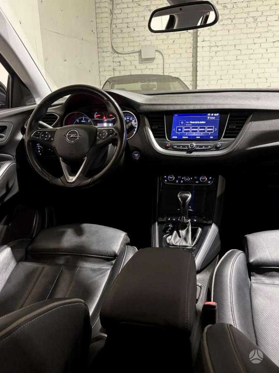 Black Opel Grandland X 2018 in Klaipeda, with an engine capacity of 1.56 L and mileage of 169 thousand km for 12999 €, photo 3 on AUTOMOTO.COM.LV