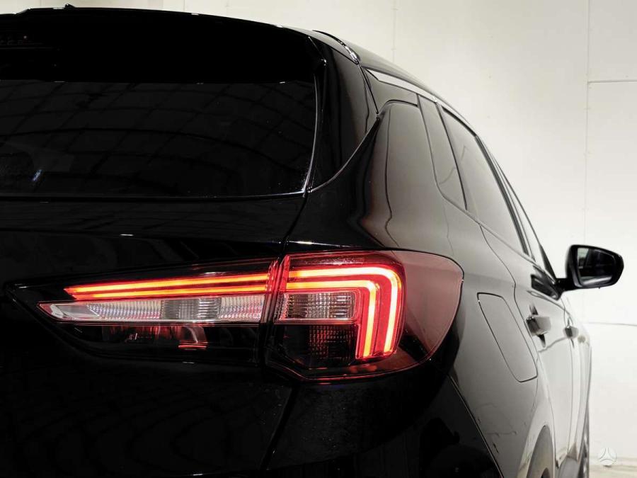 Black Opel Grandland X 2018 in Klaipeda, with an engine capacity of 1.56 L and mileage of 169 thousand km for 12999 €, photo 5 on AUTOMOTO.COM.LV