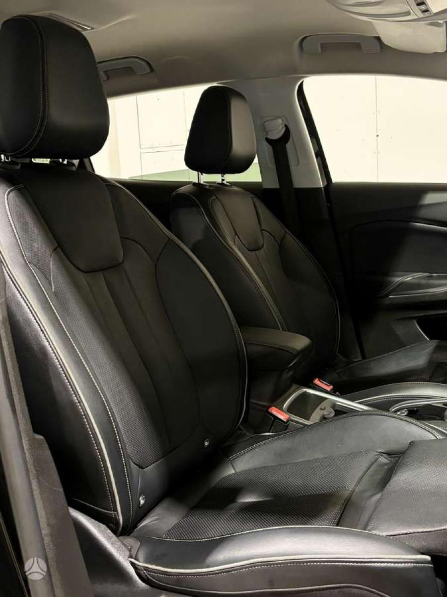 Black Opel Grandland X 2018 in Klaipeda, with an engine capacity of 1.56 L and mileage of 169 thousand km for 12999 €, photo 8 on AUTOMOTO.COM.LV