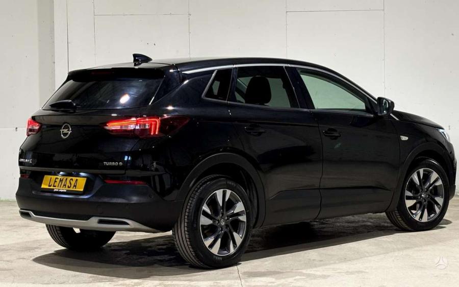 Black Opel Grandland X 2018 in Klaipeda, with an engine capacity of 1.56 L and mileage of 169 thousand km for 12999 €, photo 10 on AUTOMOTO.COM.LV