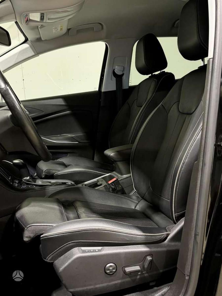 Black Opel Grandland X 2018 in Klaipeda, with an engine capacity of 1.56 L and mileage of 169 thousand km for 12999 €, photo 11 on AUTOMOTO.COM.LV