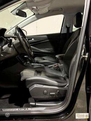 Black Opel Grandland X 2018 in Klaipeda, with an engine capacity of 1.56 L and mileage of 169 thousand km for 12999 €, photo 16 on AUTOMOTO.COM.LV
