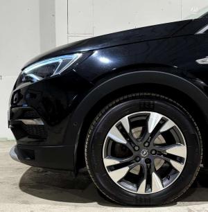 Black Opel Grandland X 2018 in Klaipeda, with an engine capacity of 1.56 L and mileage of 169 thousand km for 12999 €, photo 19 on AUTOMOTO.COM.LV