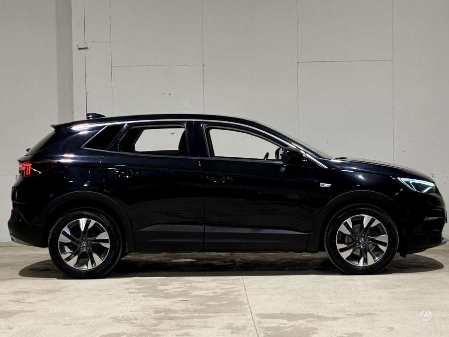 Black Opel Grandland X 2018 in Klaipeda, with an engine capacity of 1.56 L and mileage of 169 thousand km for 12999 €, photo 20 on AUTOMOTO.COM.LV