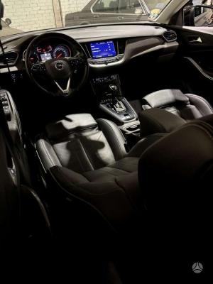 Black Opel Grandland X 2018 in Klaipeda, with an engine capacity of 1.56 L and mileage of 169 thousand km for 12999 €, photo 29 on AUTOMOTO.COM.LV