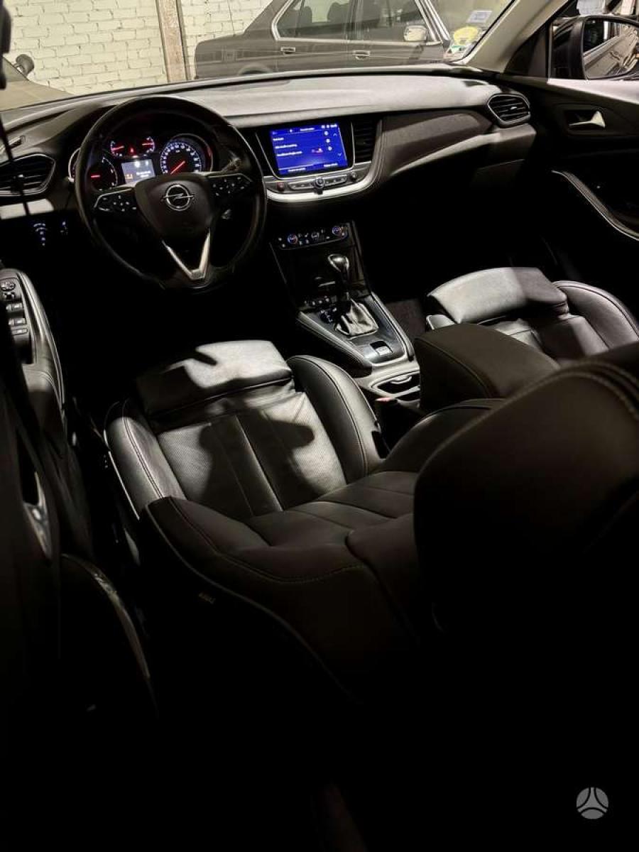 Black Opel Grandland X 2018 in Klaipeda, with an engine capacity of 1.56 L and mileage of 169 thousand km for 12999 €, photo 29 on AUTOMOTO.COM.LV