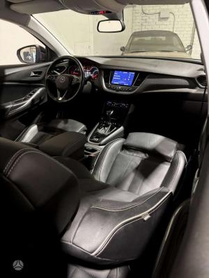 Black Opel Grandland X 2018 in Klaipeda, with an engine capacity of 1.56 L and mileage of 169 thousand km for 12999 €, photo 31 on AUTOMOTO.COM.LV