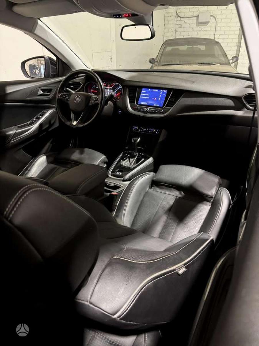 Black Opel Grandland X 2018 in Klaipeda, with an engine capacity of 1.56 L and mileage of 169 thousand km for 12999 €, photo 31 on AUTOMOTO.COM.LV