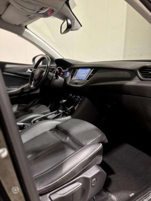 Black Opel Grandland X 2018 in Klaipeda, with an engine capacity of 1.56 L and mileage of 169 thousand km for 12999 €, photo 33 on AUTOMOTO.COM.LV