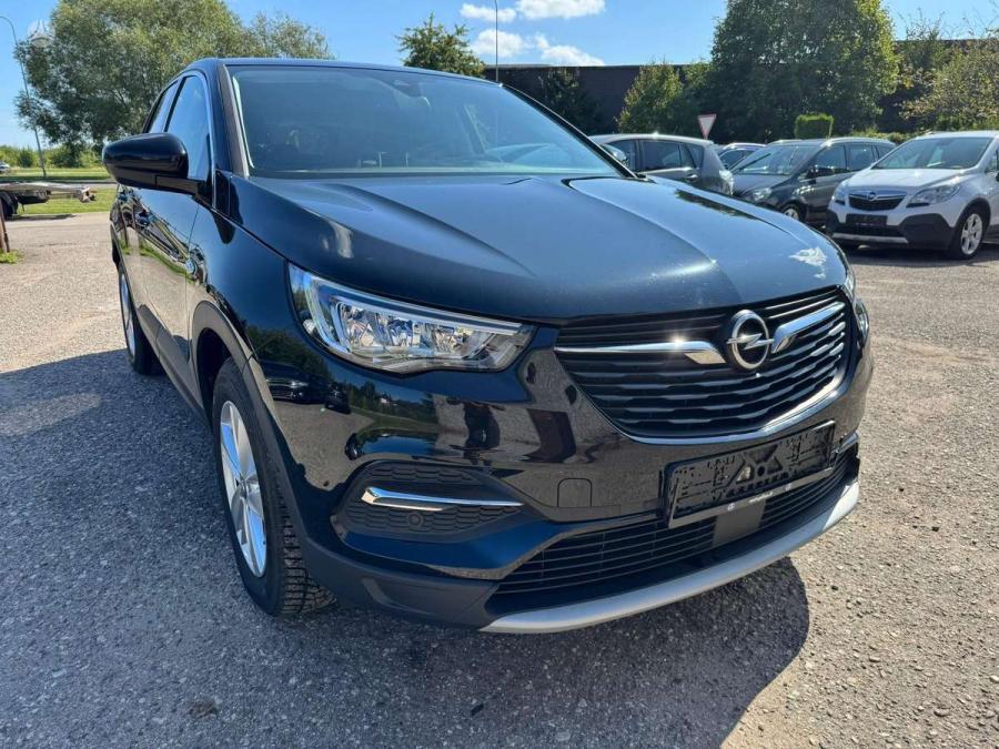 Black Opel Grandland X 2020 in Jurbarkas, with an engine capacity of 1.50 L and mileage of 236 thousand km for 9250 €, photo 4 on AUTOMOTO.COM.LV