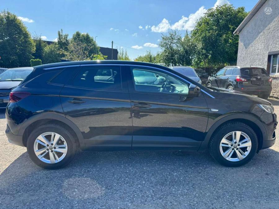 Black Opel Grandland X 2020 in Jurbarkas, with an engine capacity of 1.50 L and mileage of 236 thousand km for 9250 €, photo 5 on AUTOMOTO.COM.LV