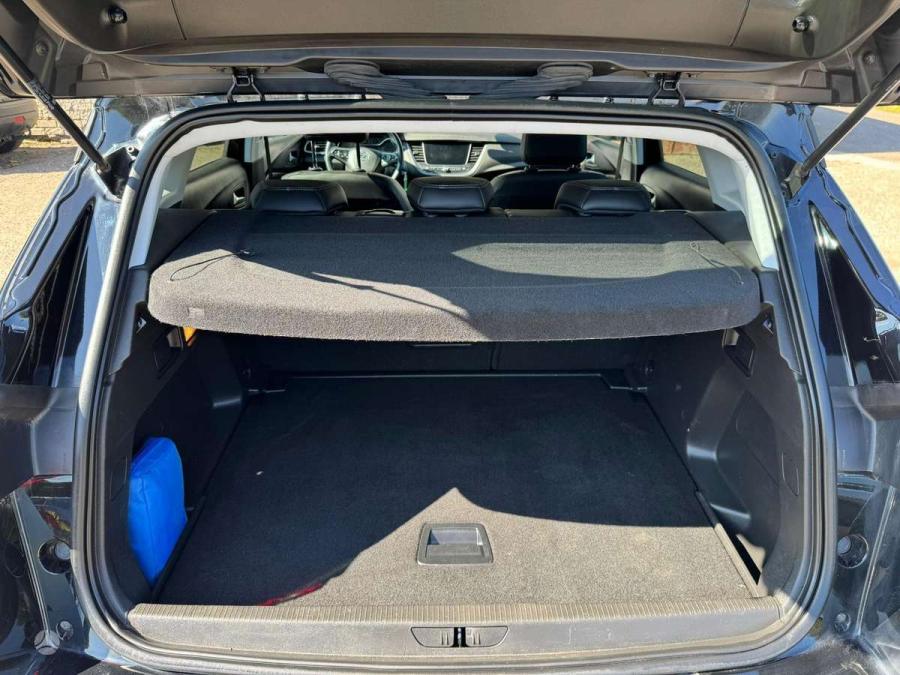Black Opel Grandland X 2020 in Jurbarkas, with an engine capacity of 1.50 L and mileage of 236 thousand km for 9250 €, photo 8 on AUTOMOTO.COM.LV