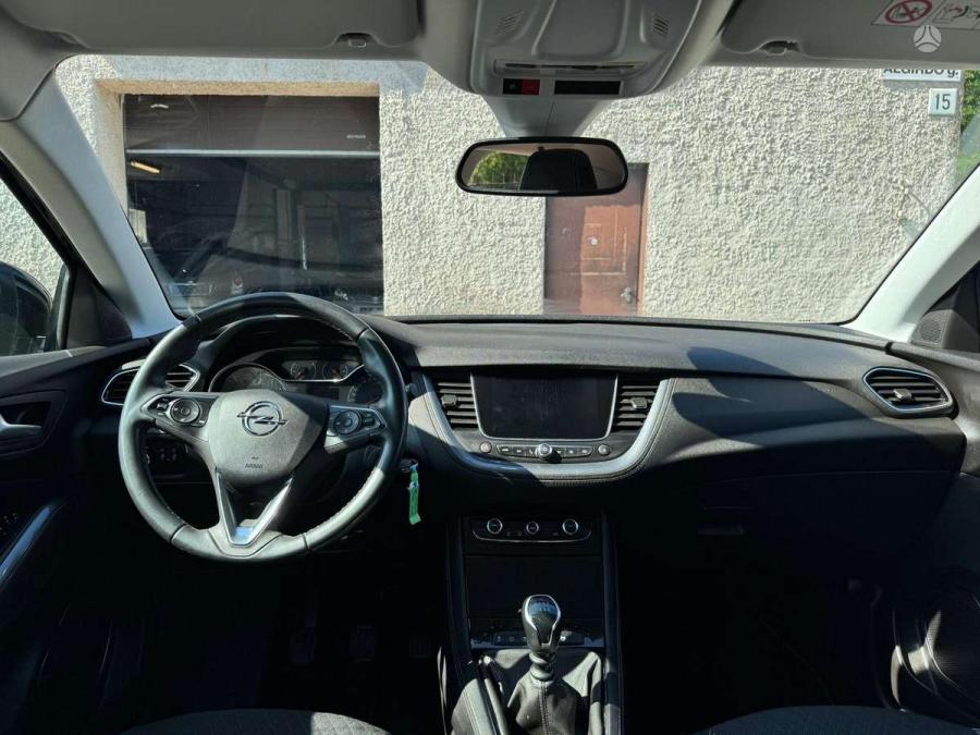 Black Opel Grandland X 2020 in Jurbarkas, with an engine capacity of 1.50 L and mileage of 236 thousand km for 9250 €, photo 10 on AUTOMOTO.COM.LV