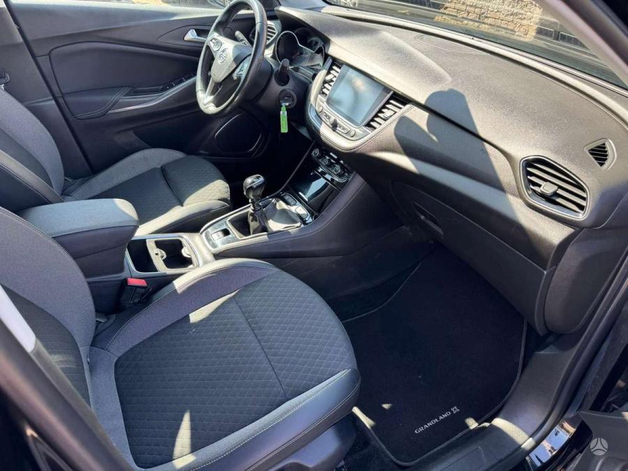 Black Opel Grandland X 2020 in Jurbarkas, with an engine capacity of 1.50 L and mileage of 236 thousand km for 9250 €, photo 17 on AUTOMOTO.COM.LV