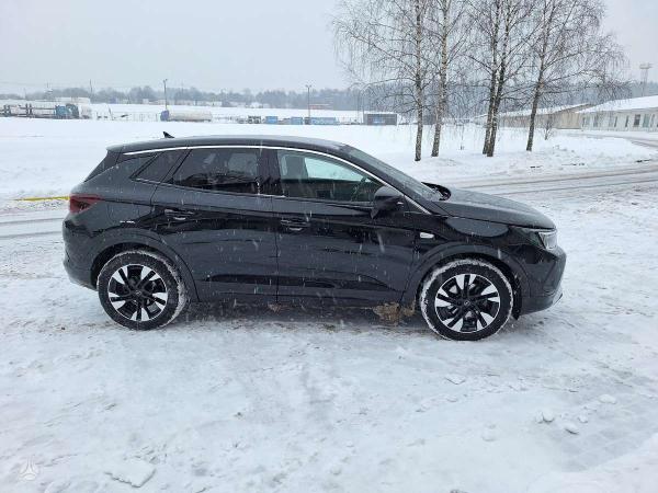 Black Opel Grandland X 2022 in Vilnius, with an engine capacity of 1.50 L and mileage of 175 thousand km for 15791 €, photo 5 on AUTOMOTO.COM.LV