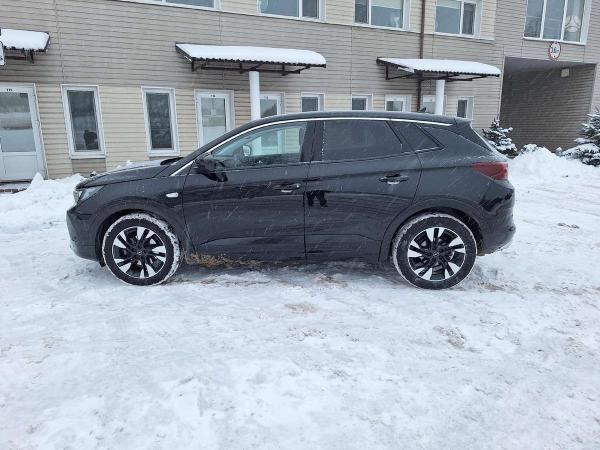 Black Opel Grandland X 2022 in Vilnius, with an engine capacity of 1.50 L and mileage of 175 thousand km for 15791 €, photo 6 on AUTOMOTO.COM.LV