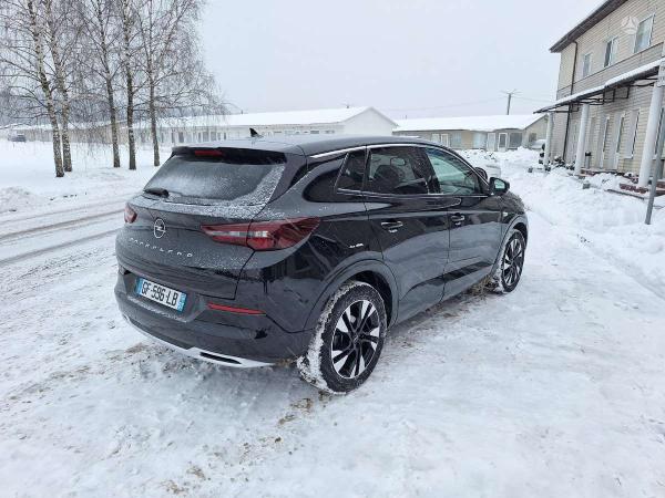 Black Opel Grandland X 2022 in Vilnius, with an engine capacity of 1.50 L and mileage of 175 thousand km for 15791 €, photo 8 on AUTOMOTO.COM.LV